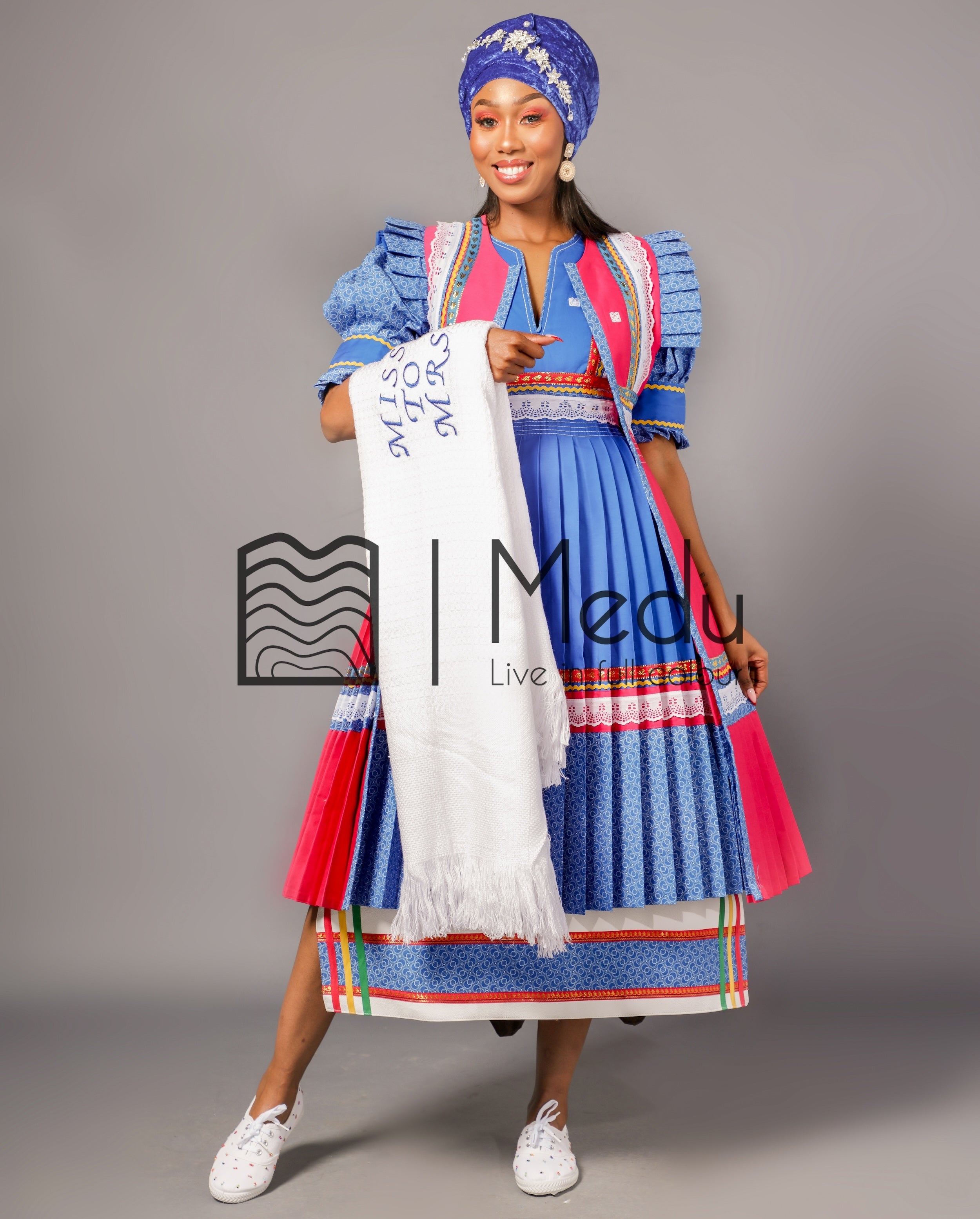 Embroidered Bridal White Shawl – MEDU